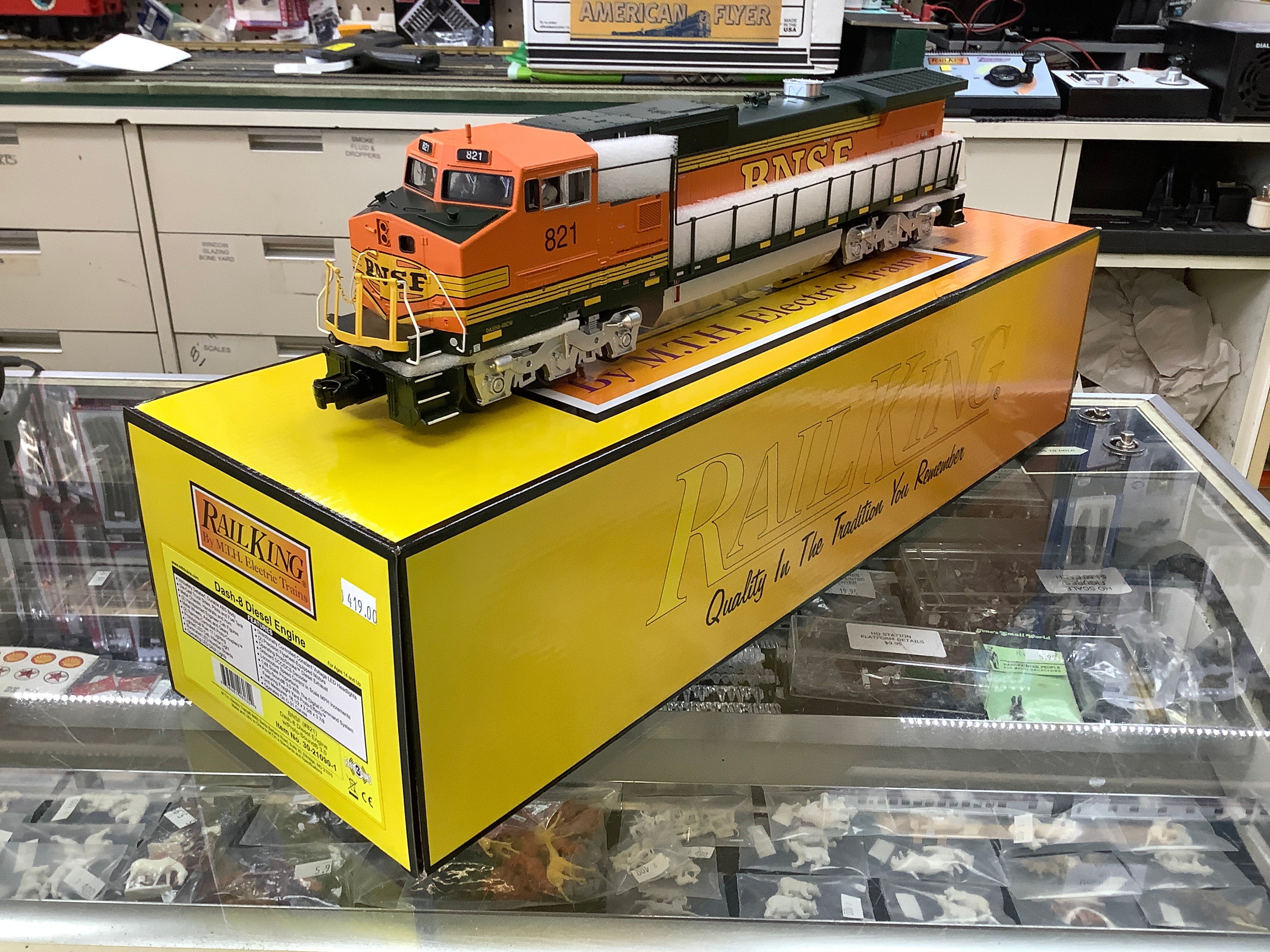 MTH 30-21090-1 DASH-8 DIESEL LOCOMOTIVE BNSF #821 | Model Train Crossing